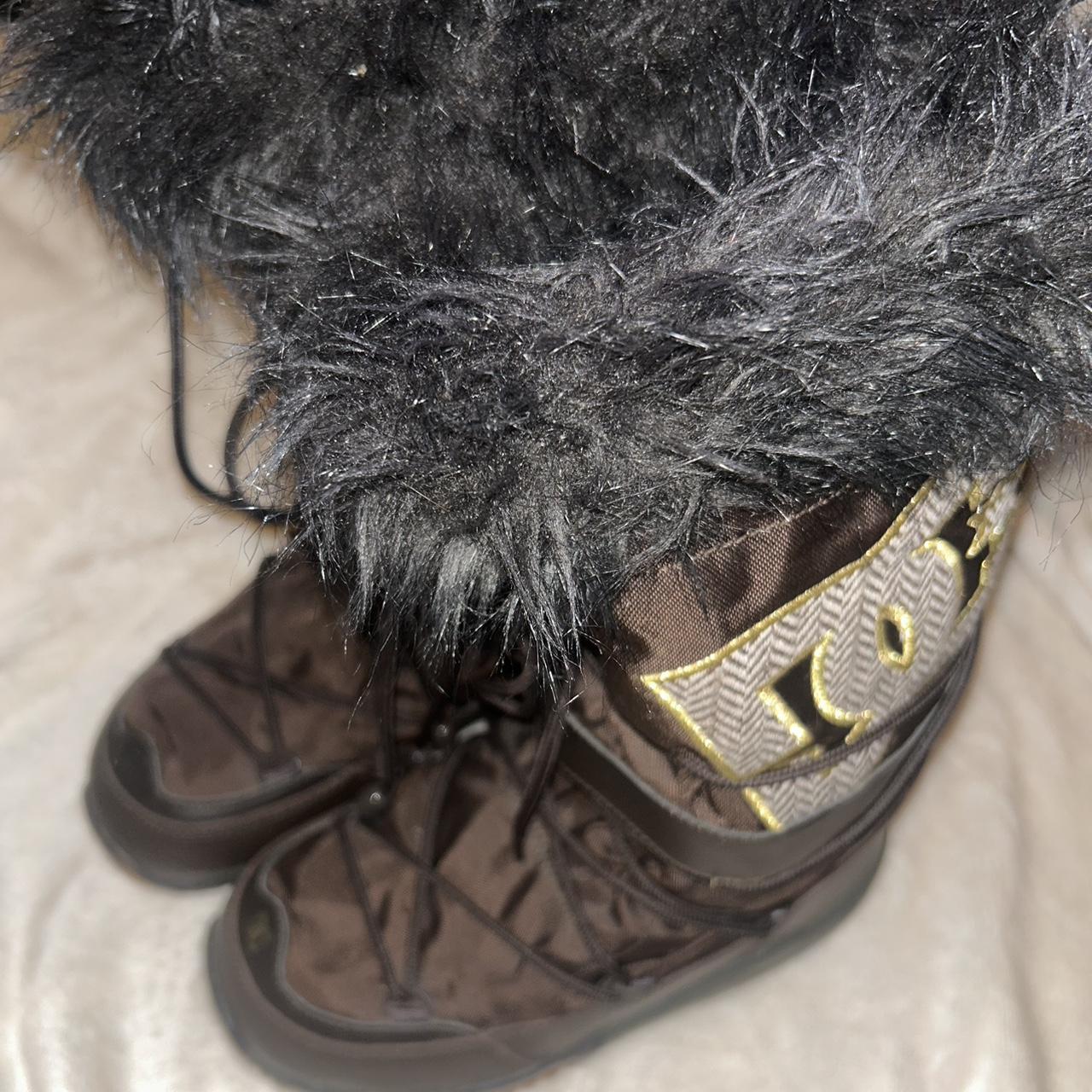 Cutest DC snow boots Brown with gold detailing... - Depop
