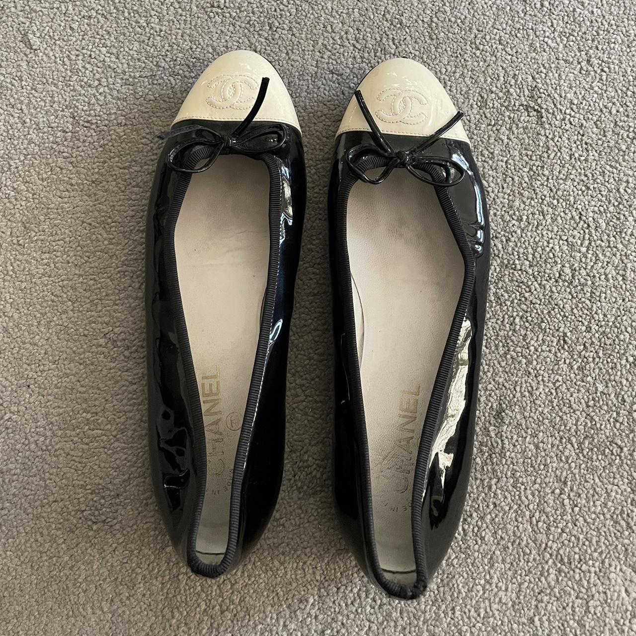 CHANEL BALLET FLATS IN SIZE 40.5. DESCRIPTION:... - Depop
