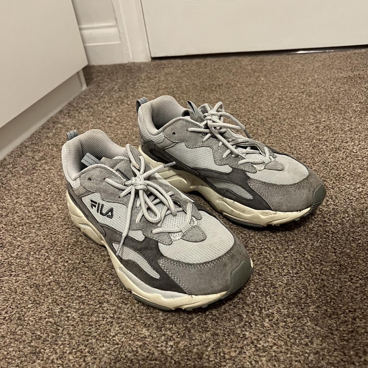 Fila grey trainers - Depop