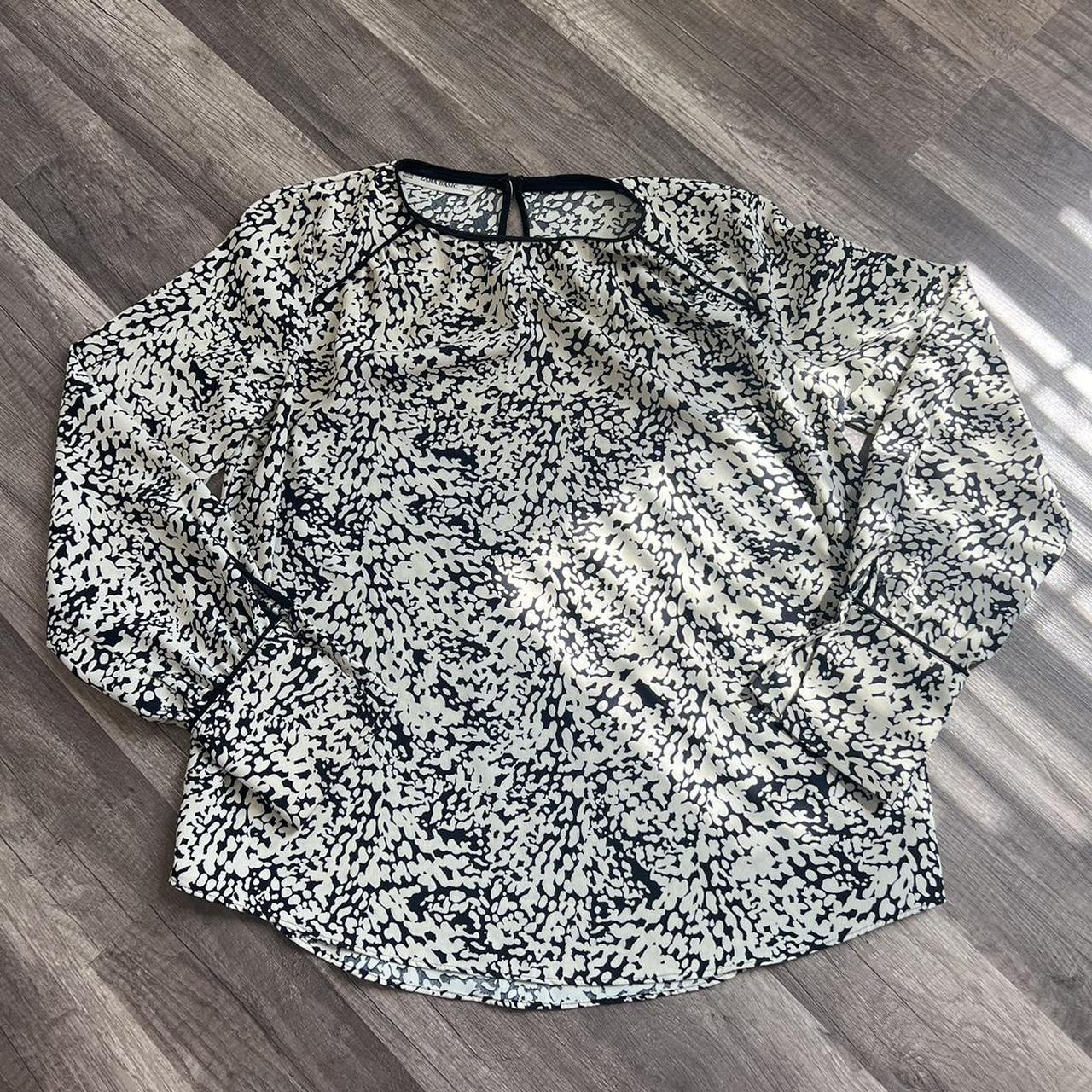 ZARA Basic blouse 🤍 open to offers! • XS • Great... - Depop