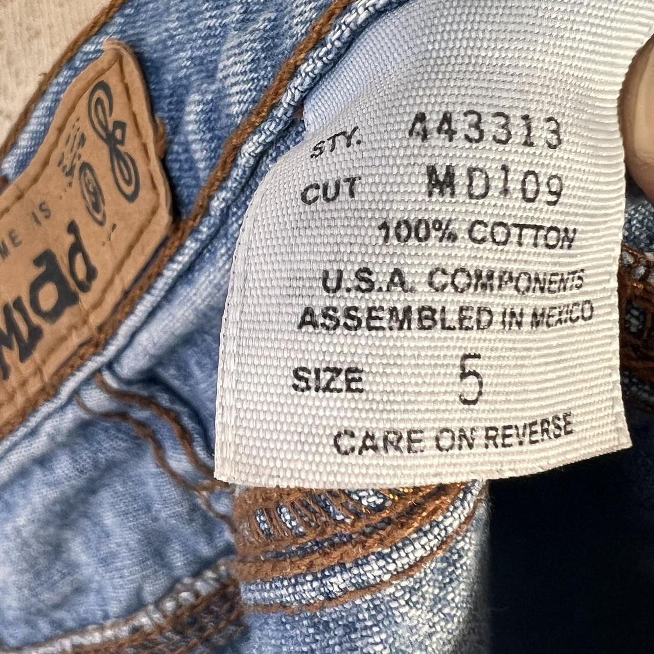 Vintage Mudd shorts 🫧⭐️💫 Size: 5 inseam is 3 in 16... - Depop