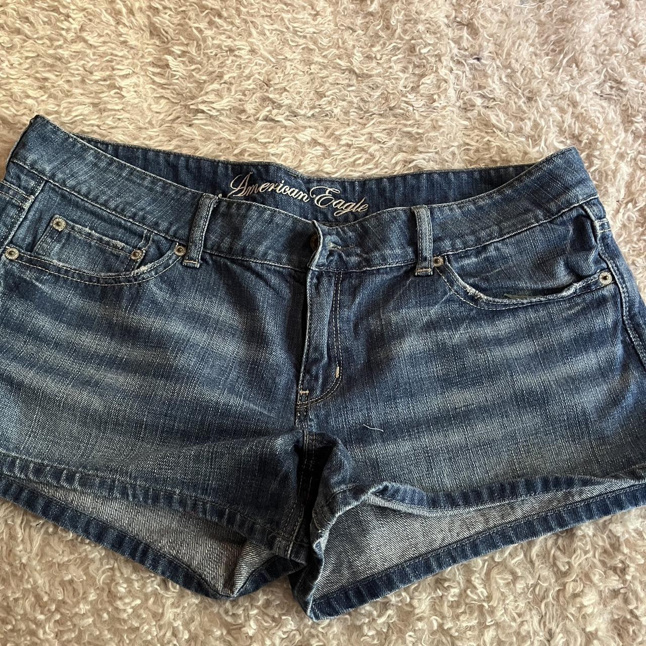 american eagle shorts size 14 but fits like a women... - Depop