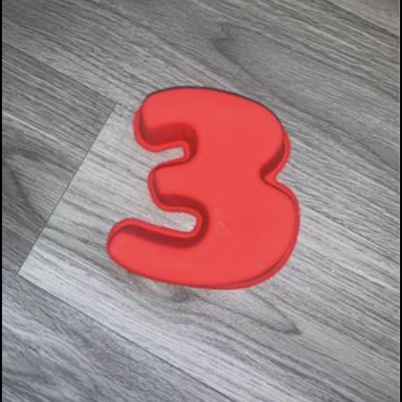 Number 3 cake mould never usrd - Depop