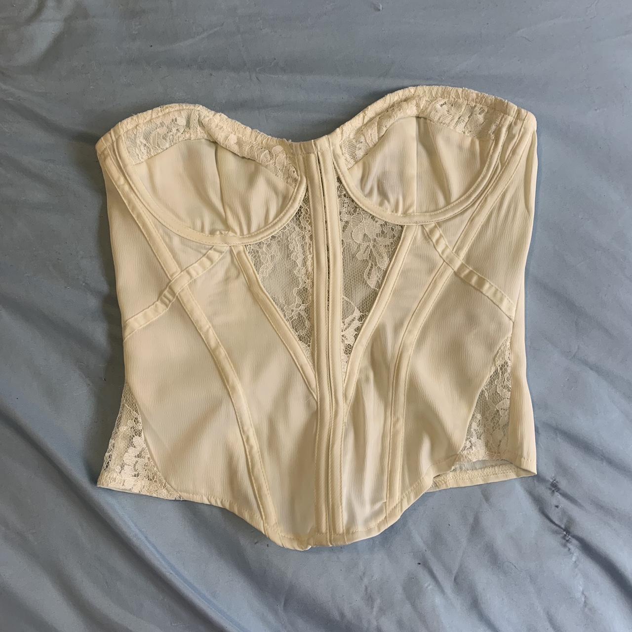PrettyLittleThing Women's Cream and White Corset | Depop