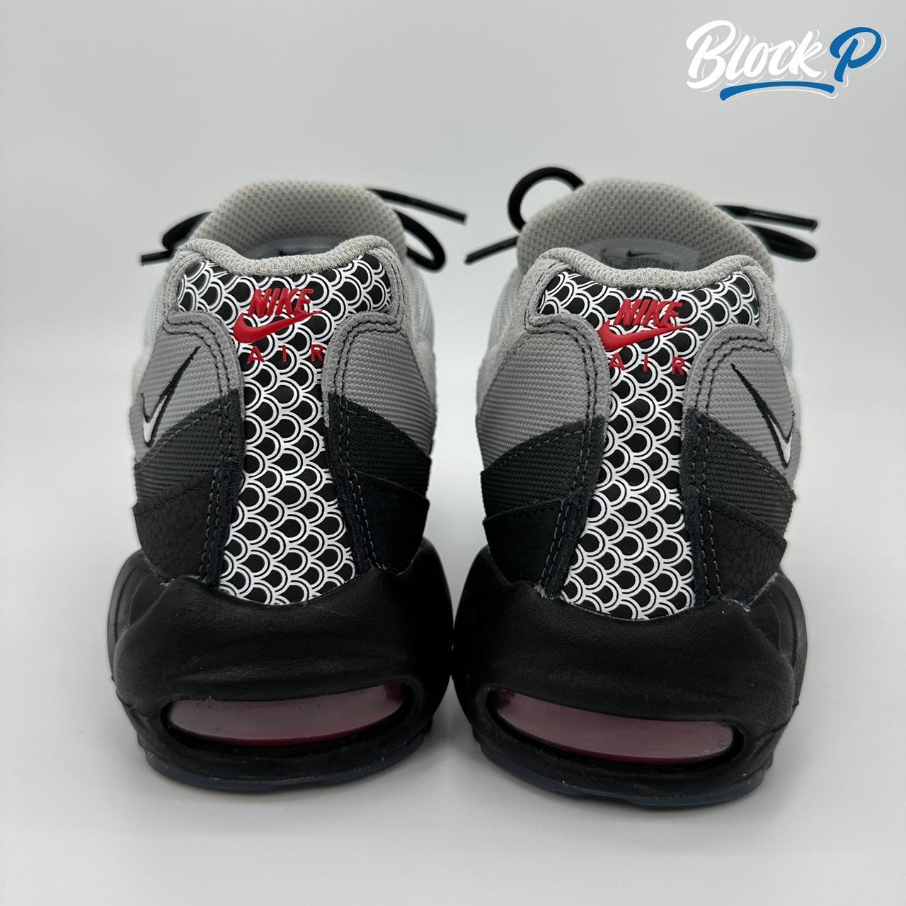 Nike Men's Black and Red Trainers | Depop