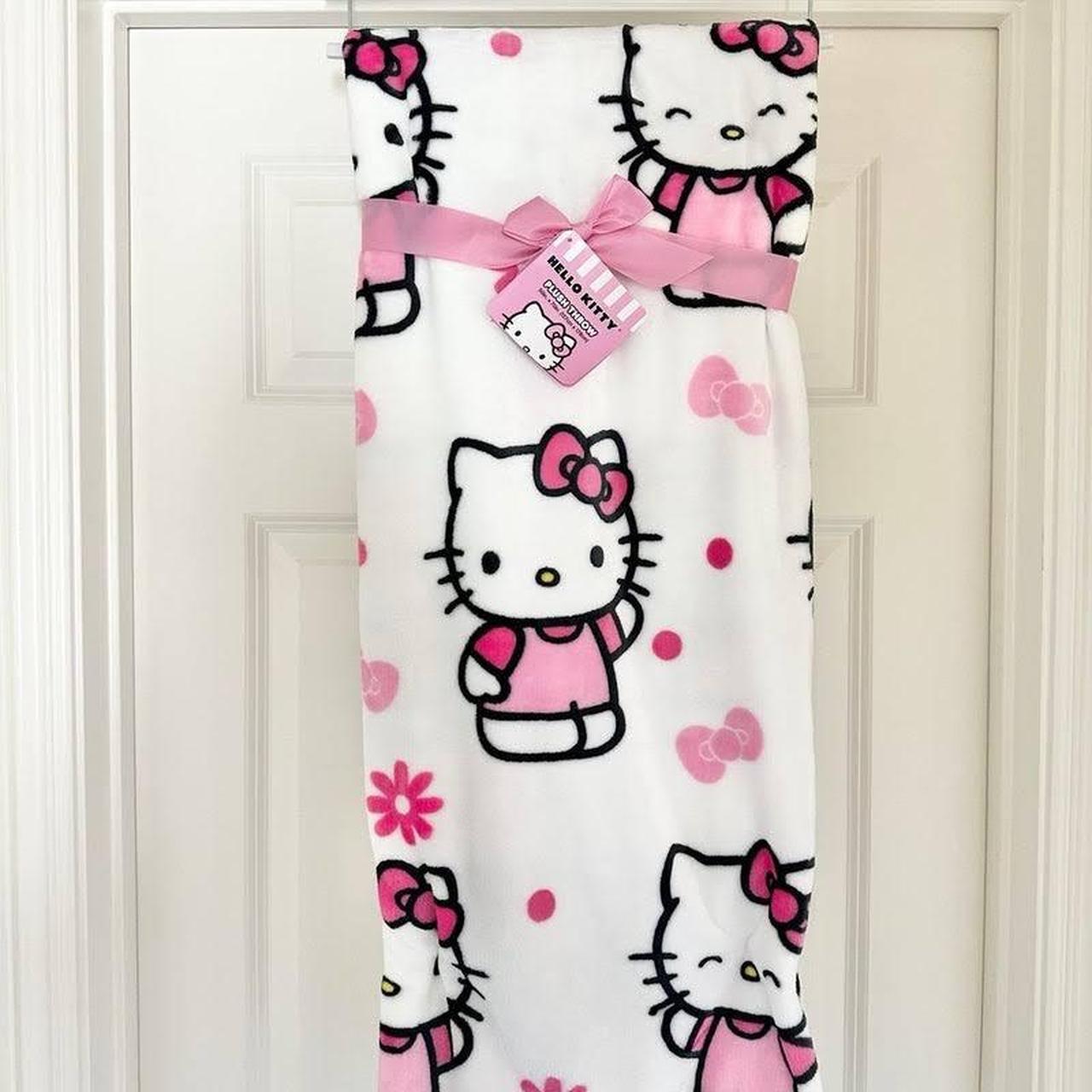 Hello Kitty Daisy Blanket - Depop