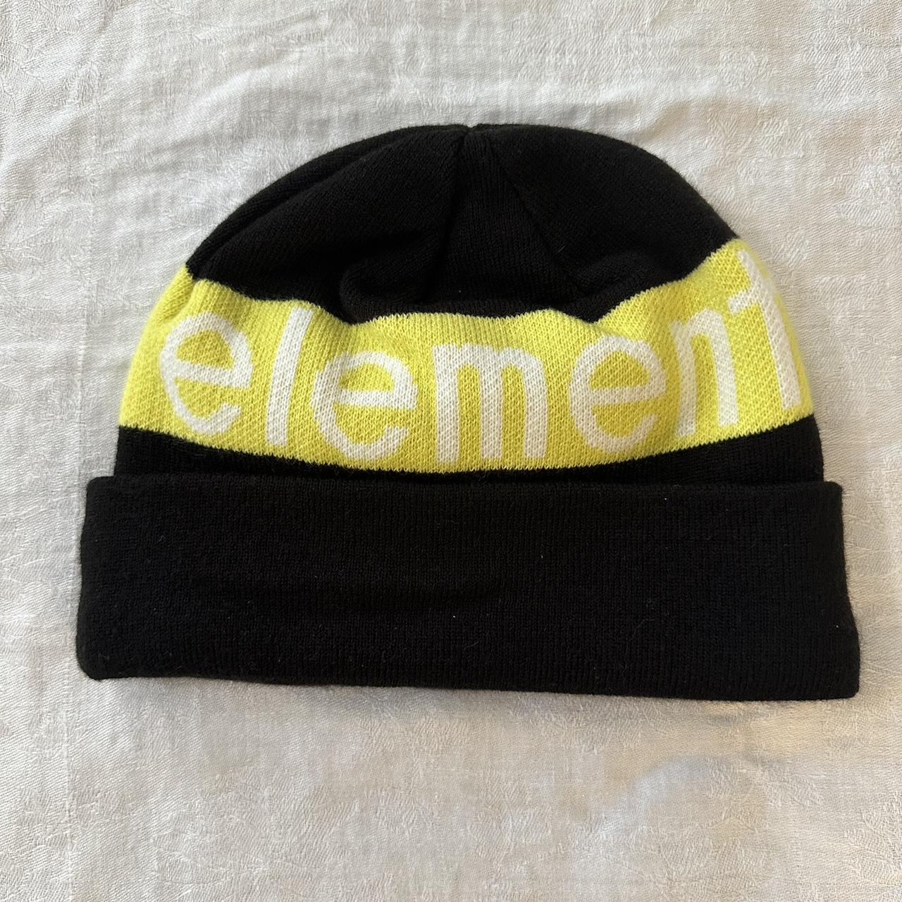 Barely worn element beanie - Depop