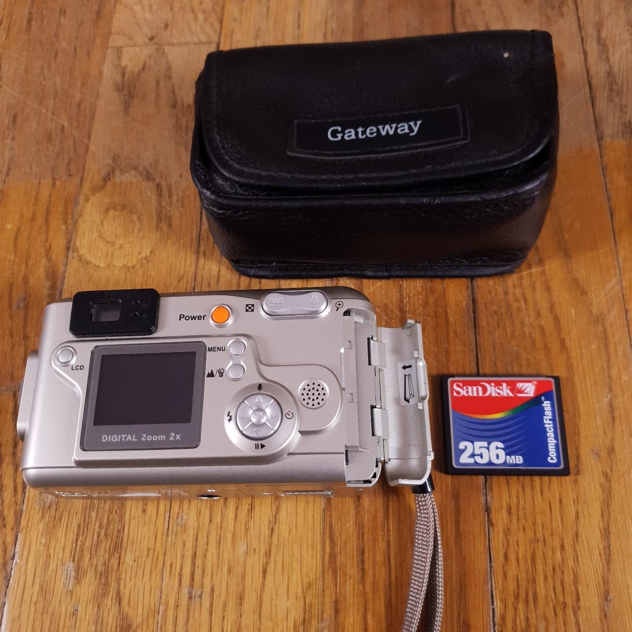 Vintage y2k gateway brand DC-M40 digital camera.... - Depop