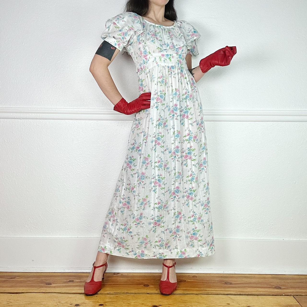 Young Edwardian by Arpeja Vintage 70's floral print... - Depop