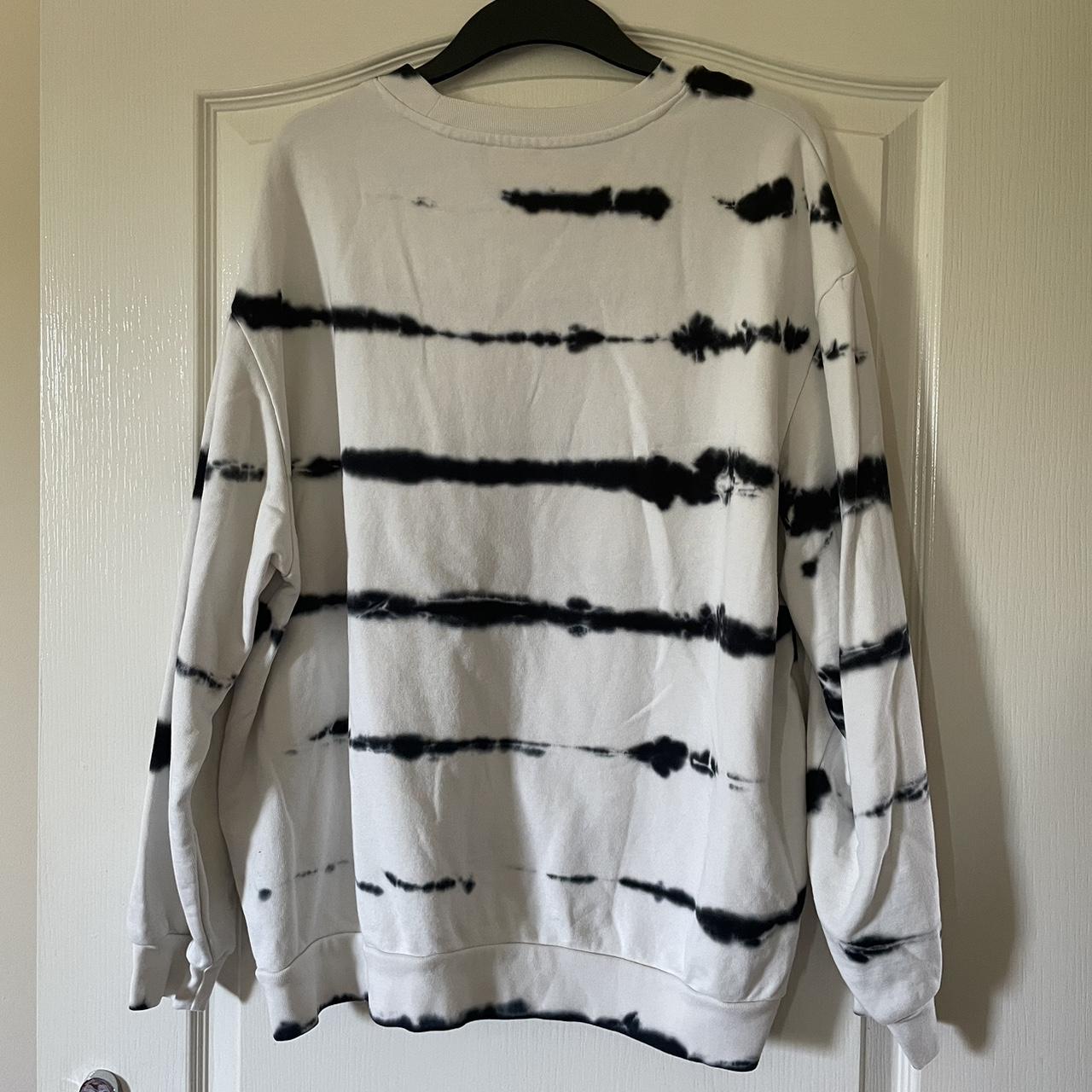Levi's Women's Black and White Jumper | Depop