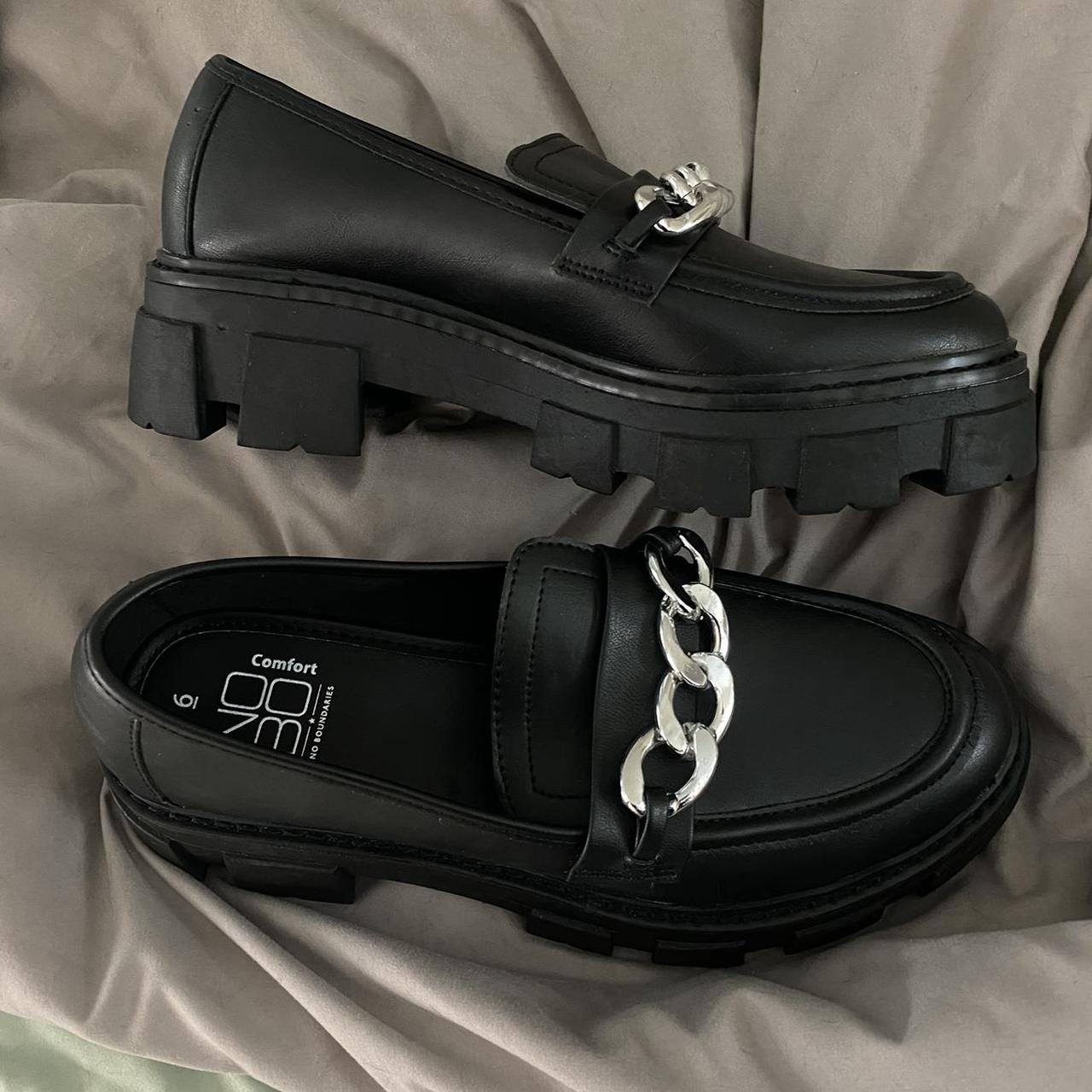 Chain Loafers Never worn Super comfy! I’m a size 7... - Depop