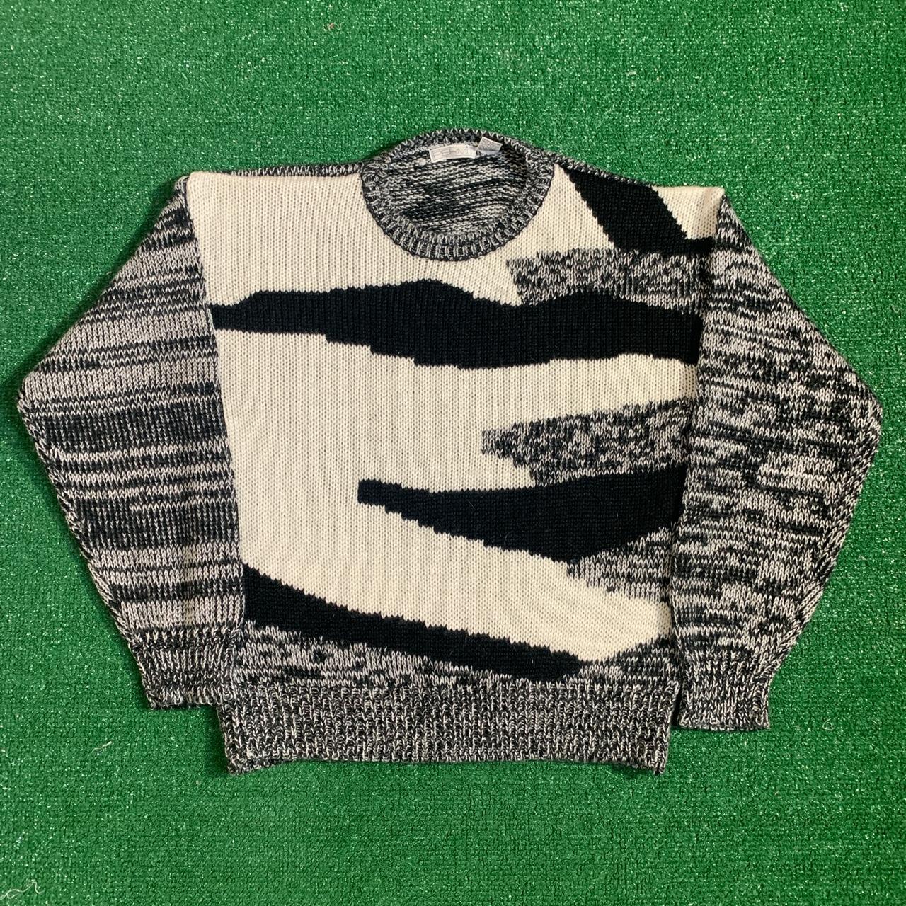 Vintage Black and White Abstract Sweater In great... - Depop