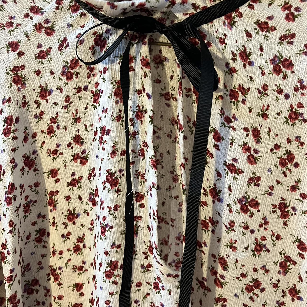Floral collared blouse with ribbon detail - Depop
