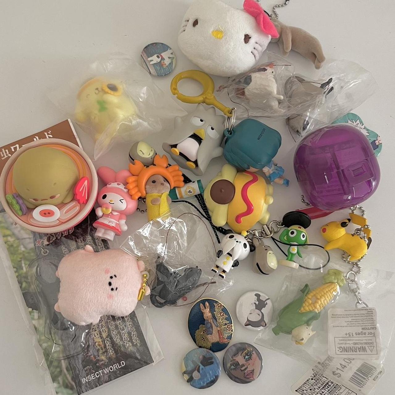 2-3 random trinkets 🌟 bonus ones / mystery... - Depop