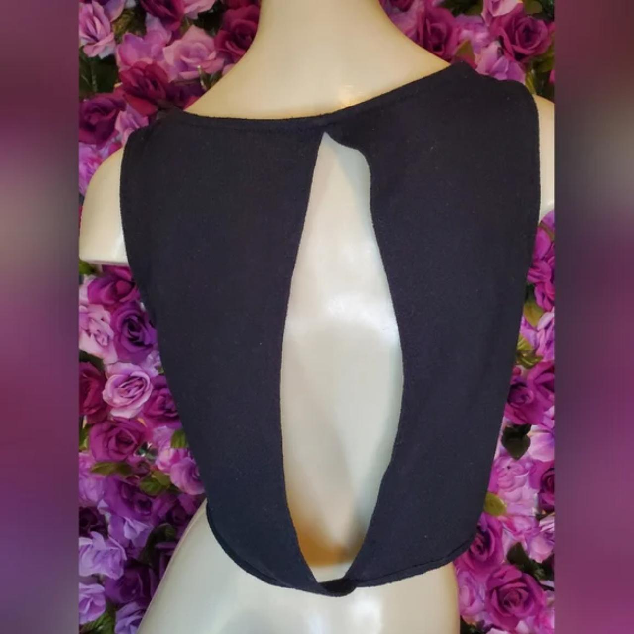 Crop top Open slit in the back - Depop