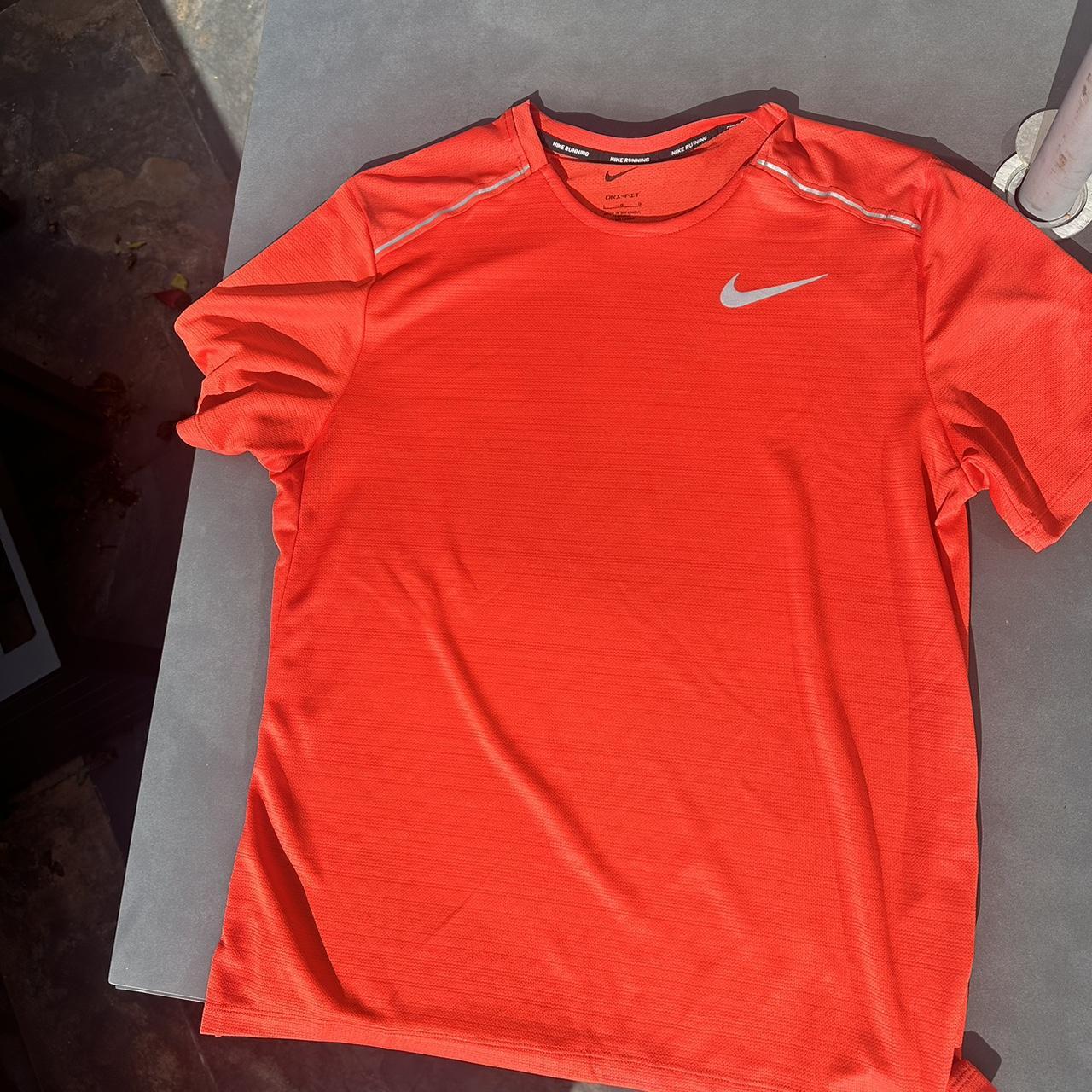 Red Nike dri fit top Size Large - Depop
