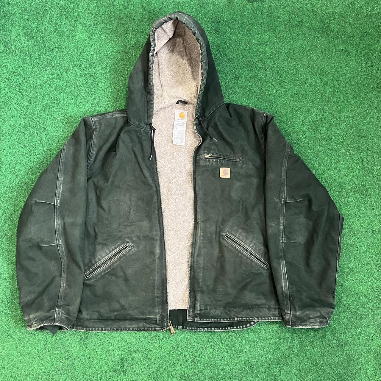 Carhartt green jacket with a worn-in look #workwear - Depop