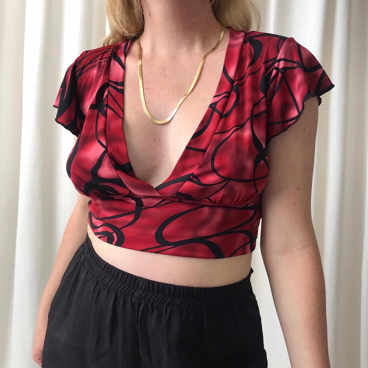 Abstract pattern flutter sleeve top Buy 2 get 1... - Depop