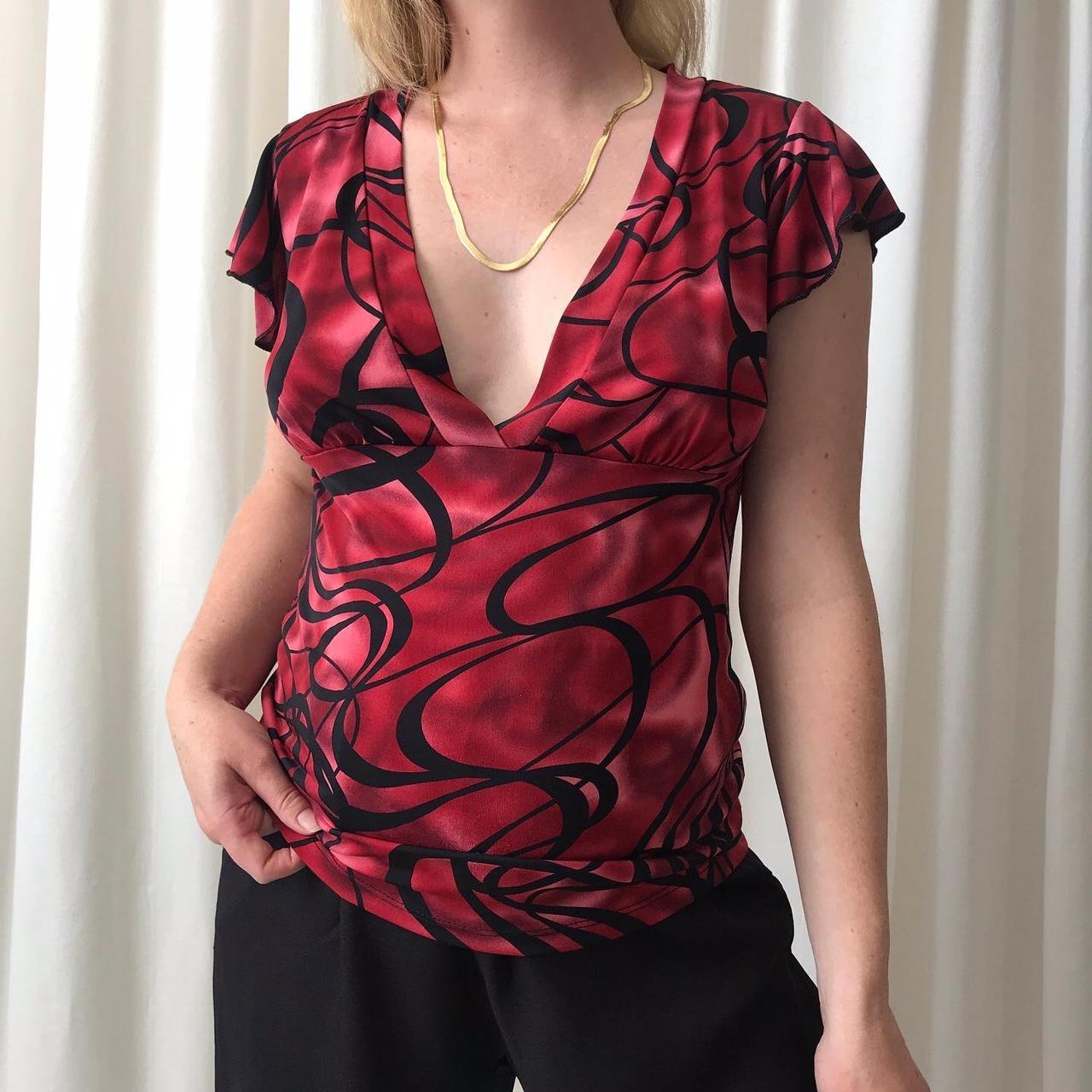 Abstract pattern flutter sleeve top Buy 2 get 1... - Depop