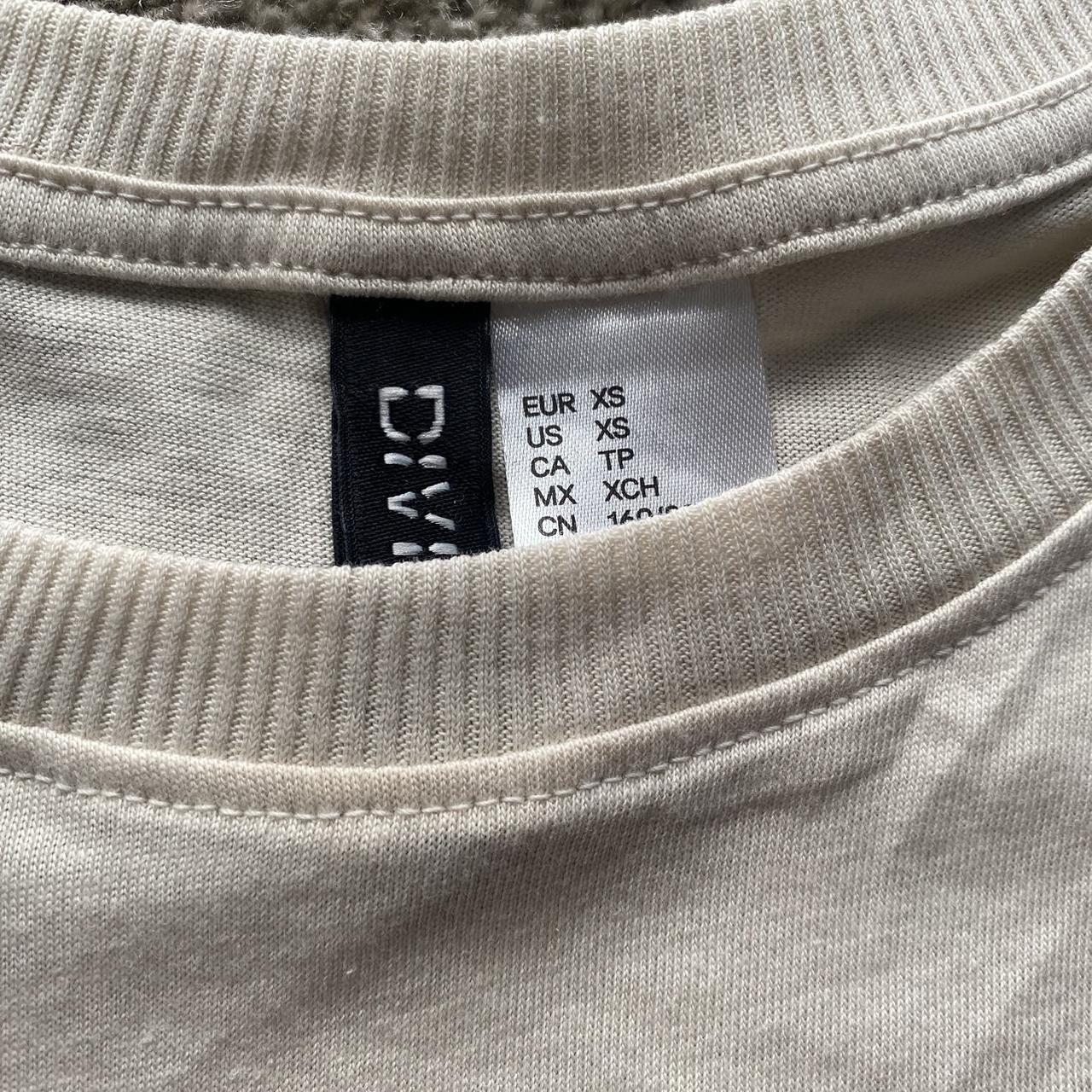 H&M XS/S baby tee skull print tshirt never worn - Depop