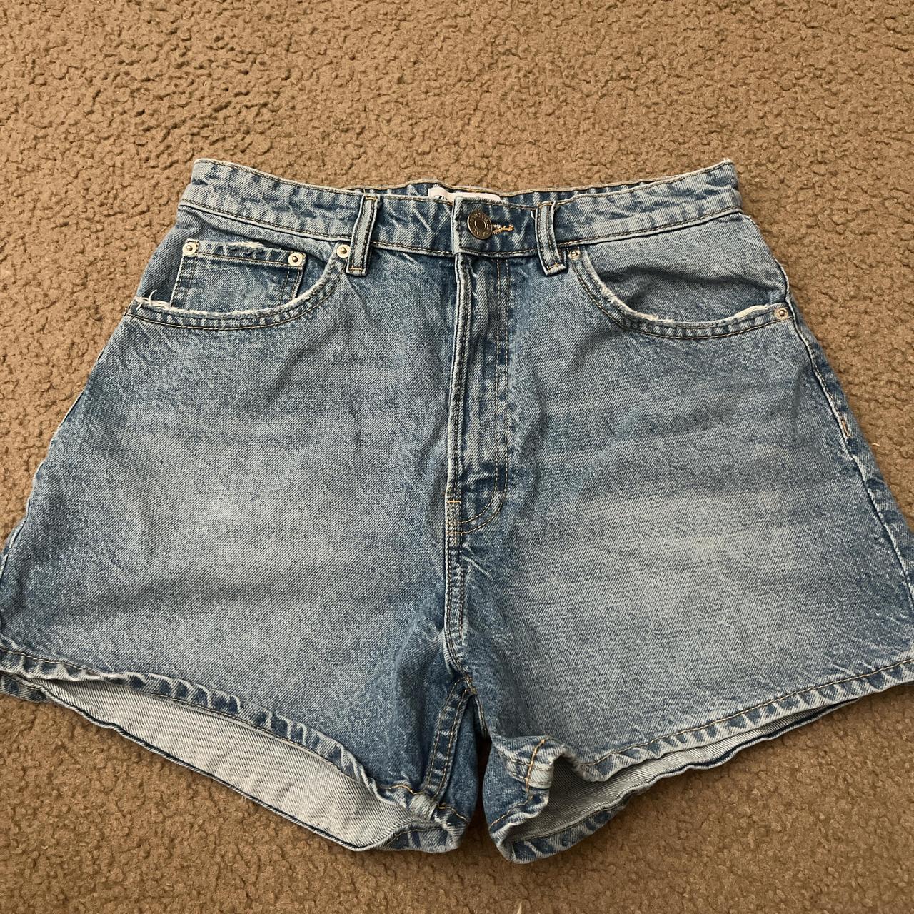 zara size 6 jean shorts with medium wash - Depop