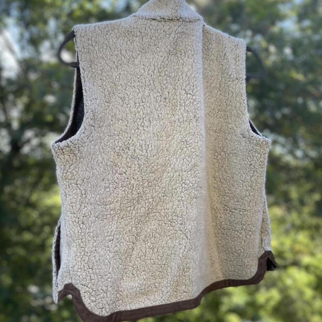 Toad&Co Women's Cream and Brown Gilet | Depop