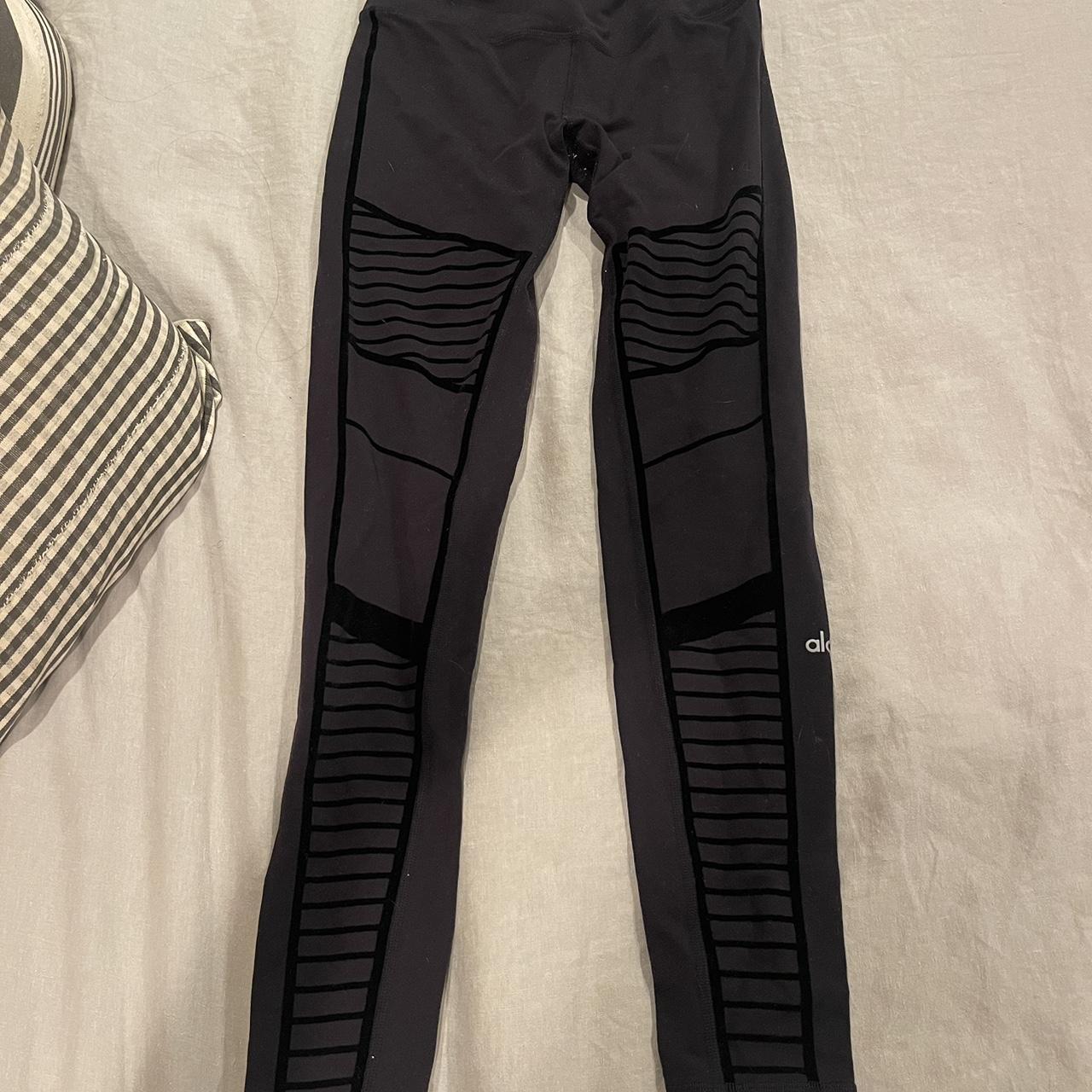 Alo Leggins Great Condition! Fits like L - Depop
