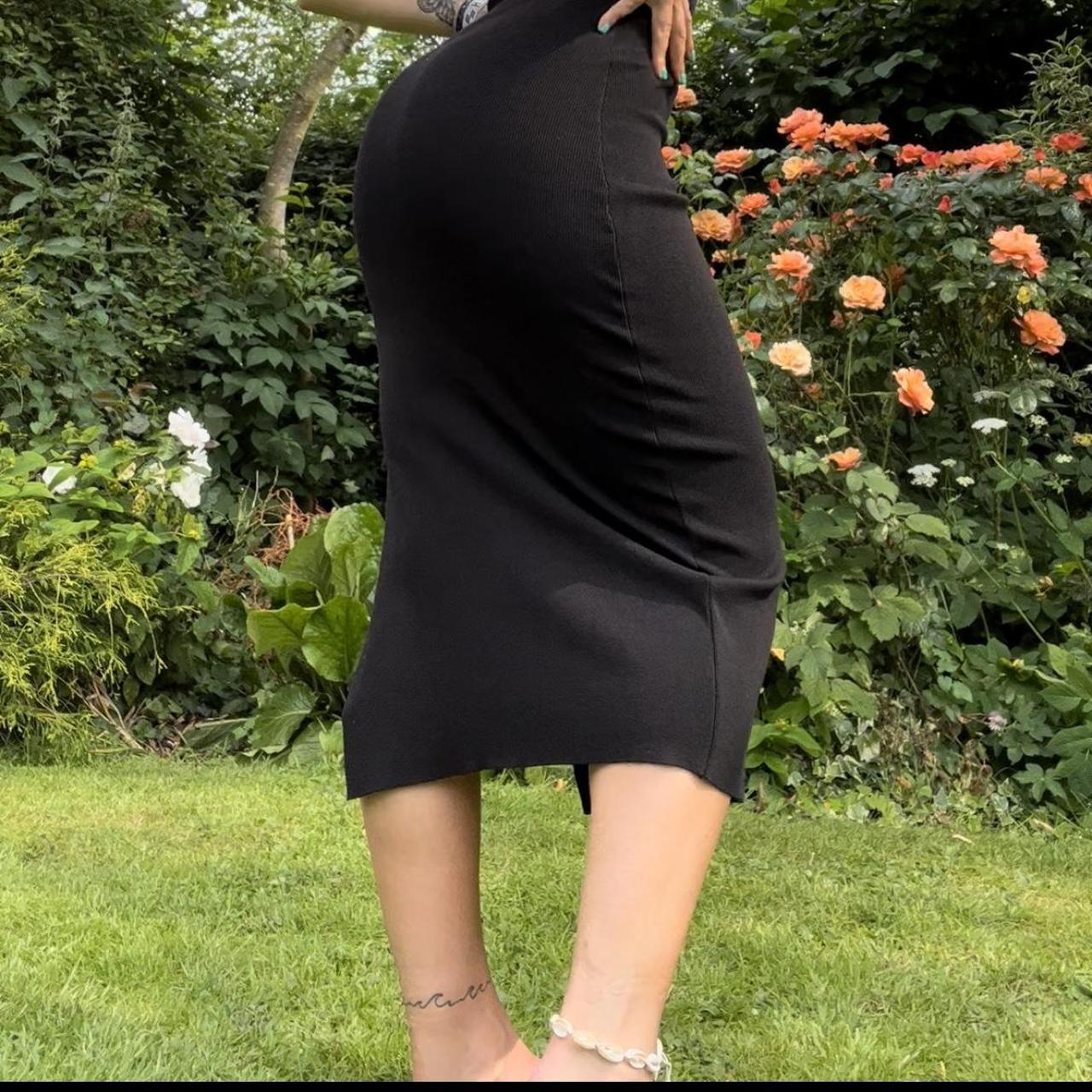 Beaut bodycon maxi dress, flattering, perfect... - Depop