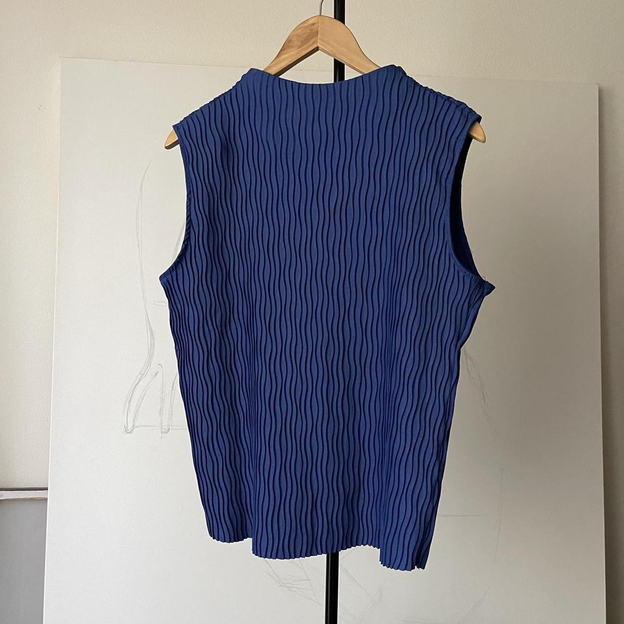 Blue crinkle texture tank top size medium Pit to... - Depop