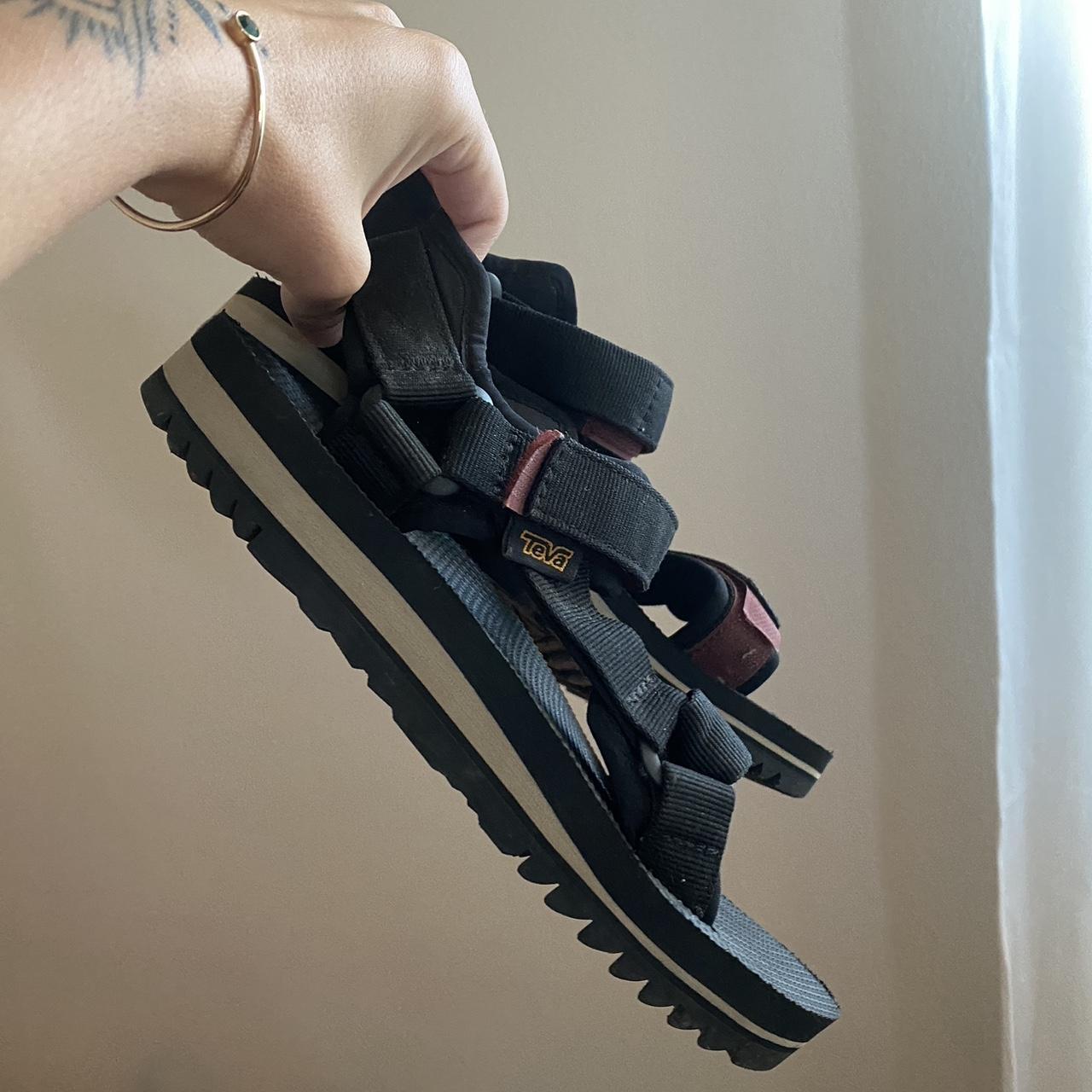 Cute tevas, not the normal style they were around... - Depop