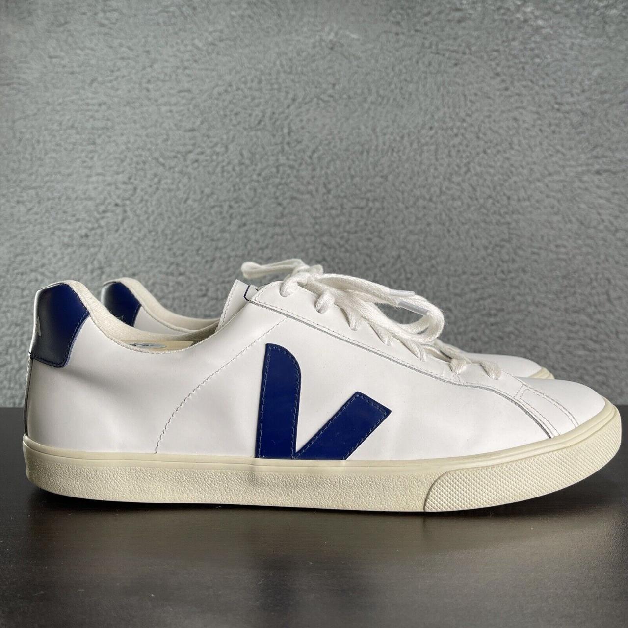 Veja Men's White and Cream Trainers | Depop