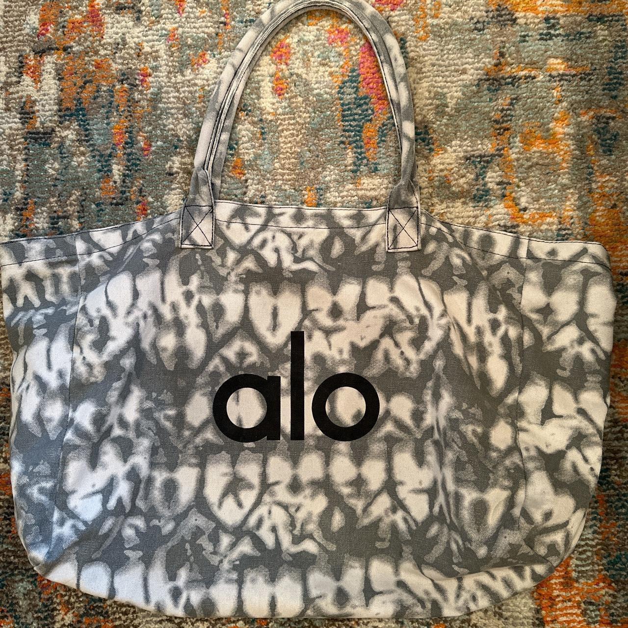 Alo Bag -super cute for... - Depop