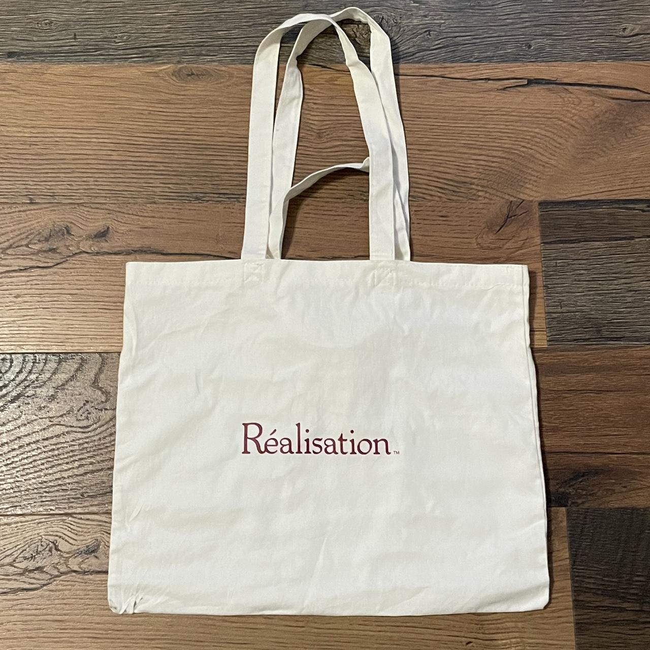 realisation par tote love that this has a short and... - Depop