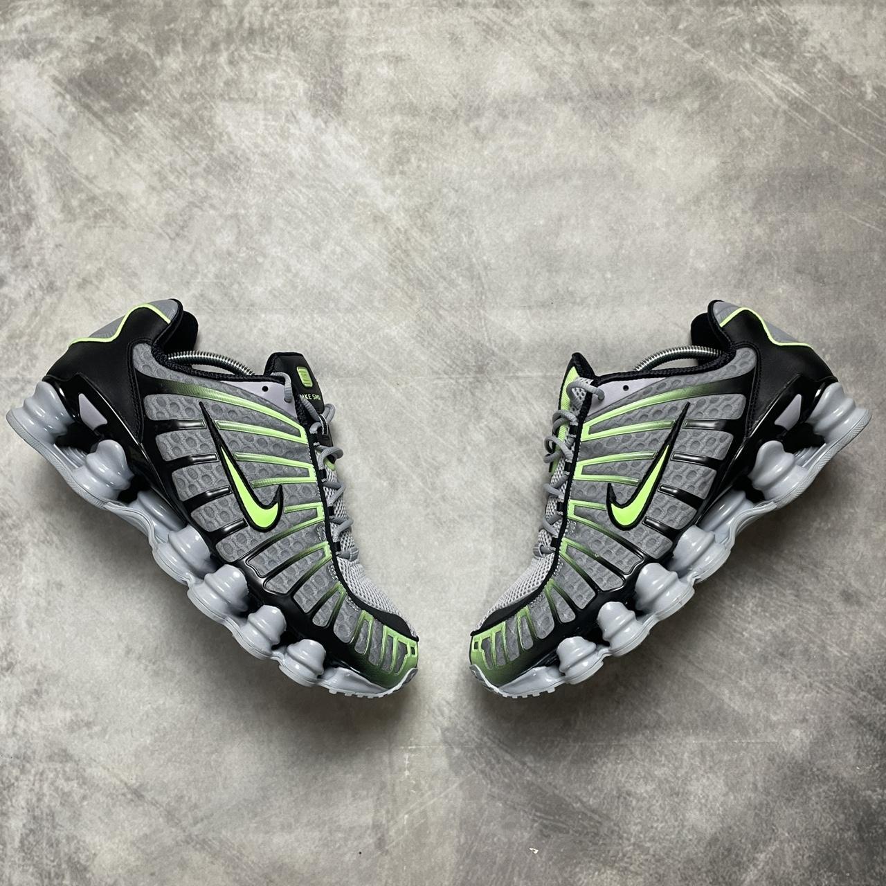 Nike Men's Grey and Green Trainers | Depop