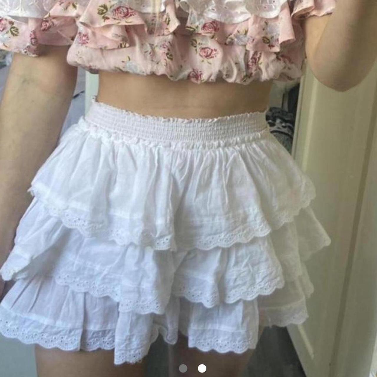 White ruffled Y2K skirt No size but will fit 6-10... - Depop