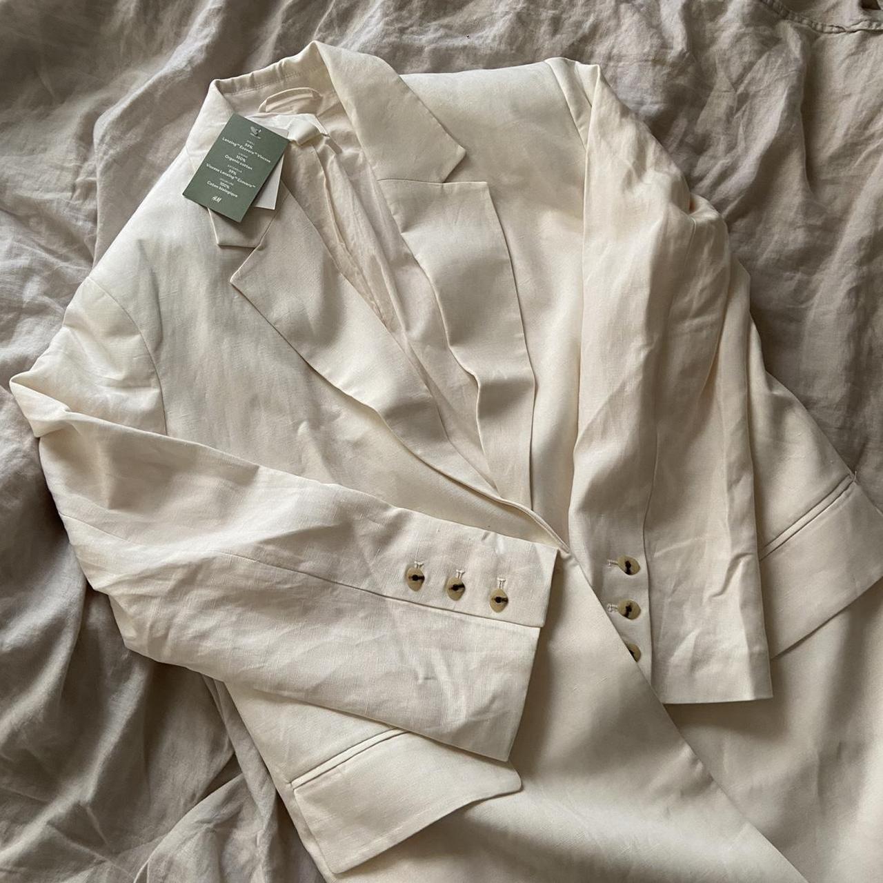 H&M Women's Cream and White Tailored-jackets | Depop