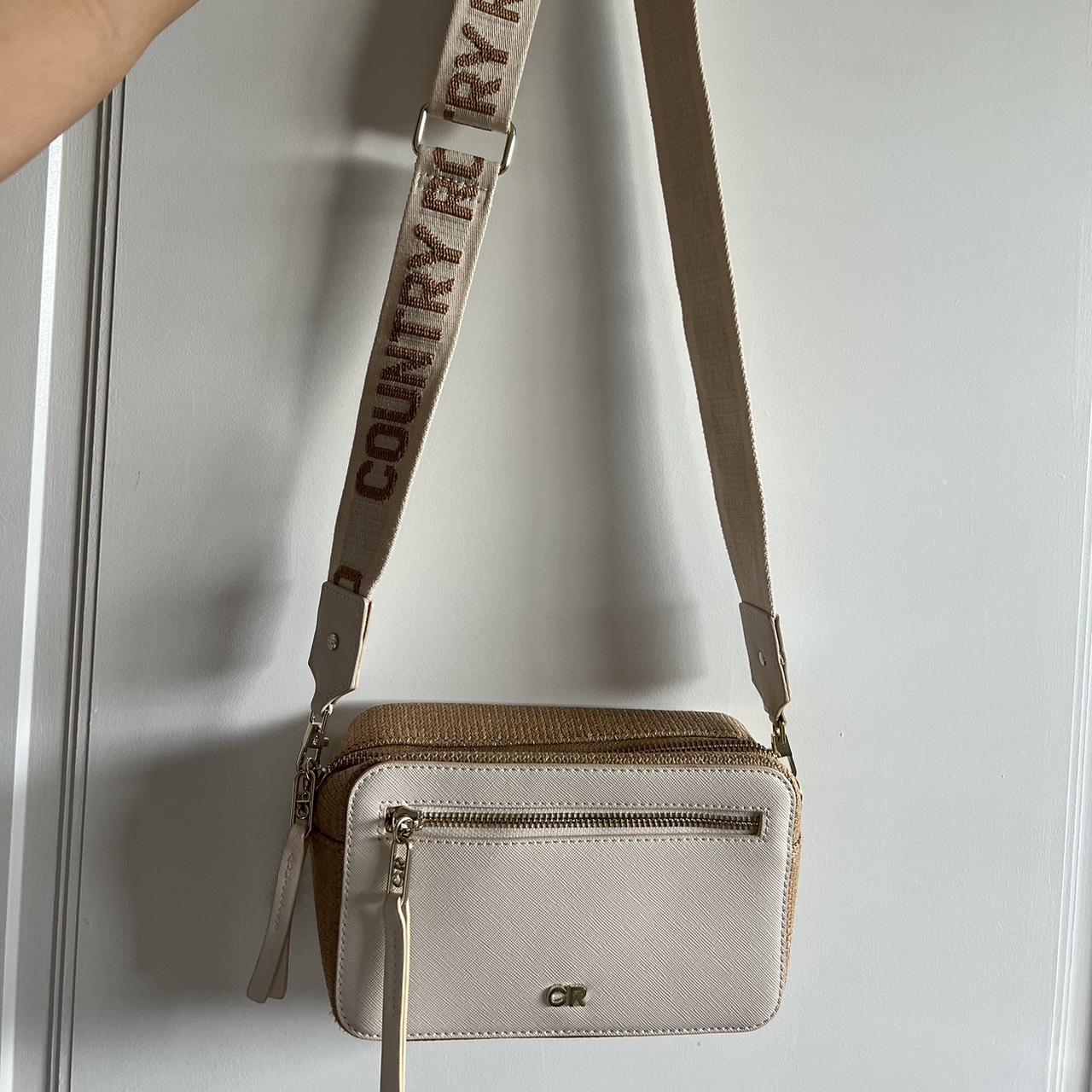 Country road bag EUC $80 Postage $11.30 - Depop