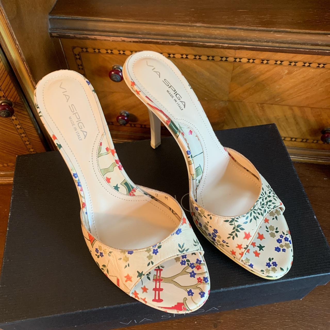 Via Spiga Women's Cream Courts | Depop