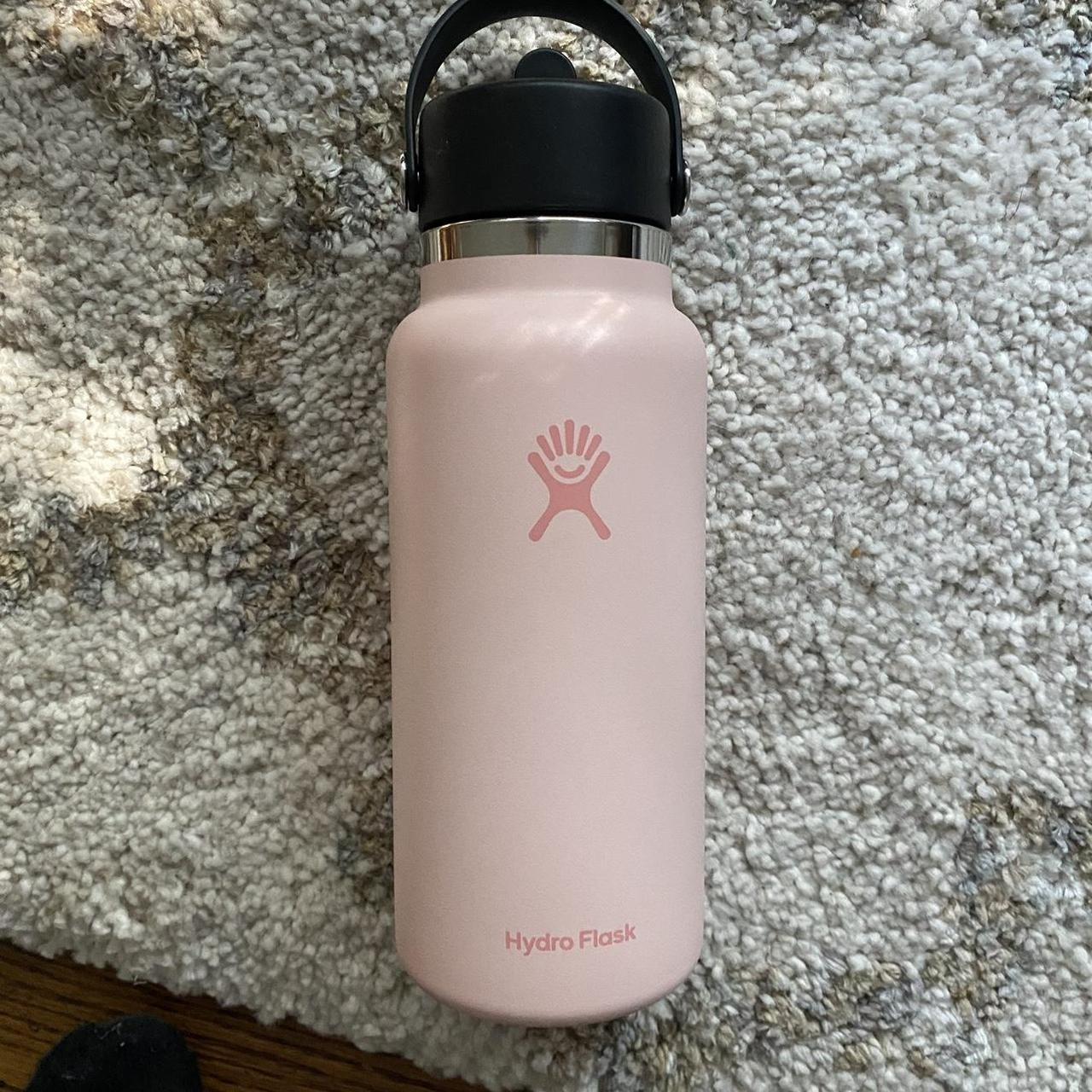 32oz Dogwood Hydroflask Cutest pink hydroflask.... - Depop