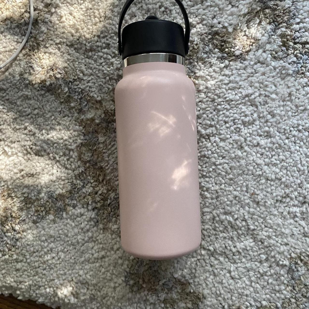 32oz Dogwood Hydroflask Cutest pink hydroflask.... - Depop