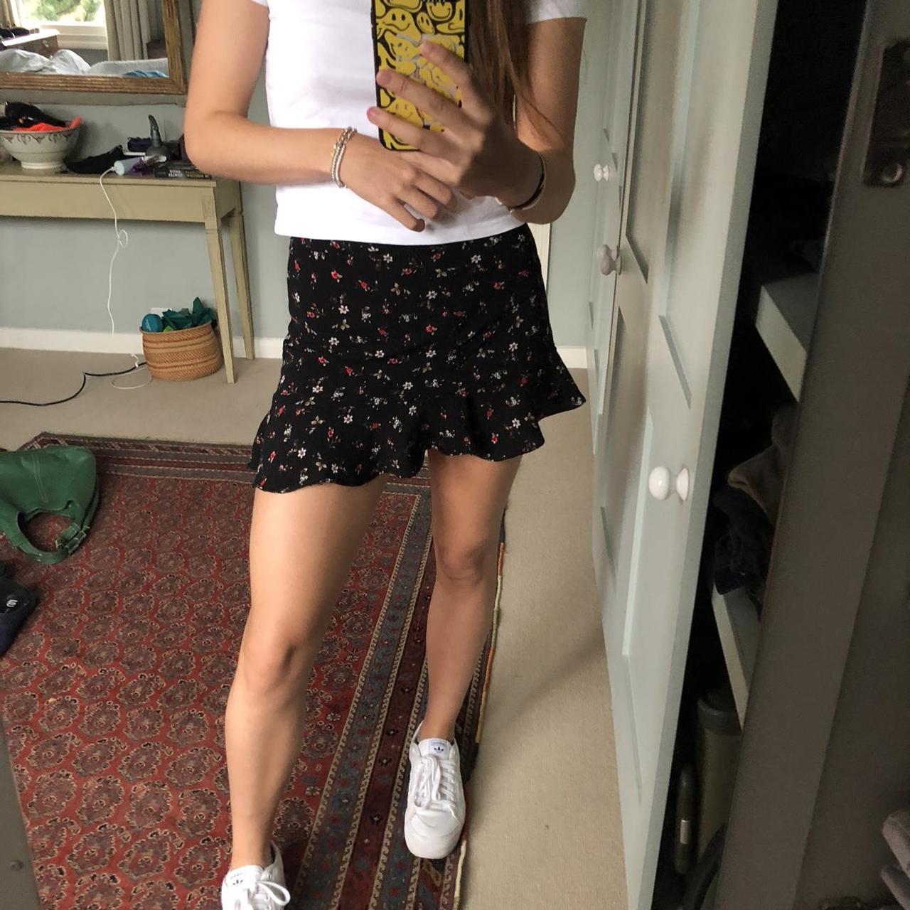 Subdued black ruffle floral skirt Size S Invisible... - Depop