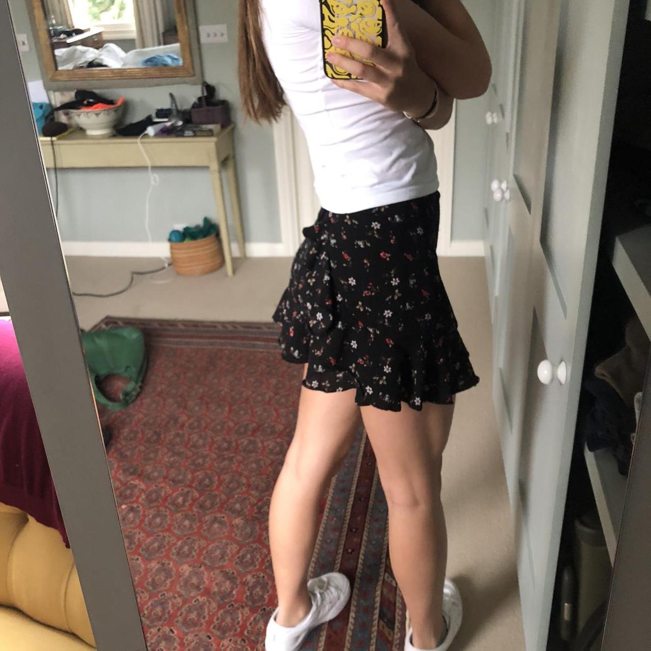 Subdued black ruffle floral skirt Size S Invisible... - Depop