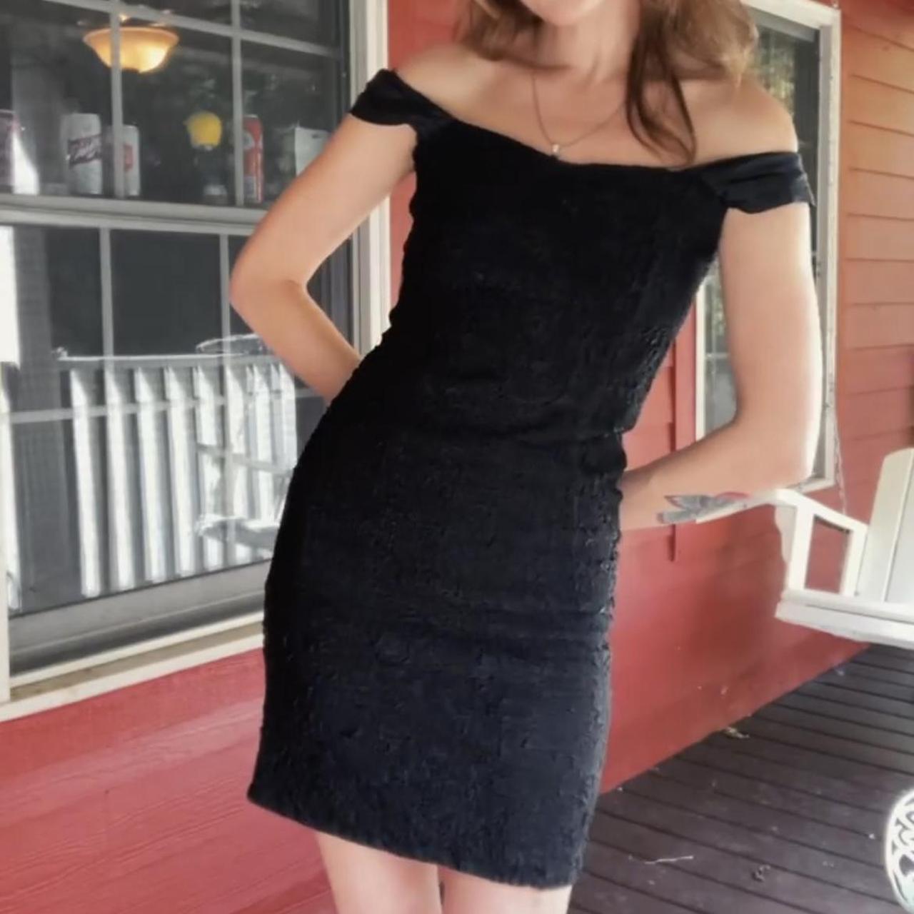 80’s ruched bodycon LBD mini! stun them in this... - Depop