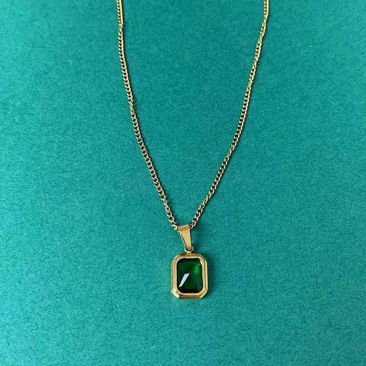 Classy Gold Chain Green Jewel Pendant Necklace Depop