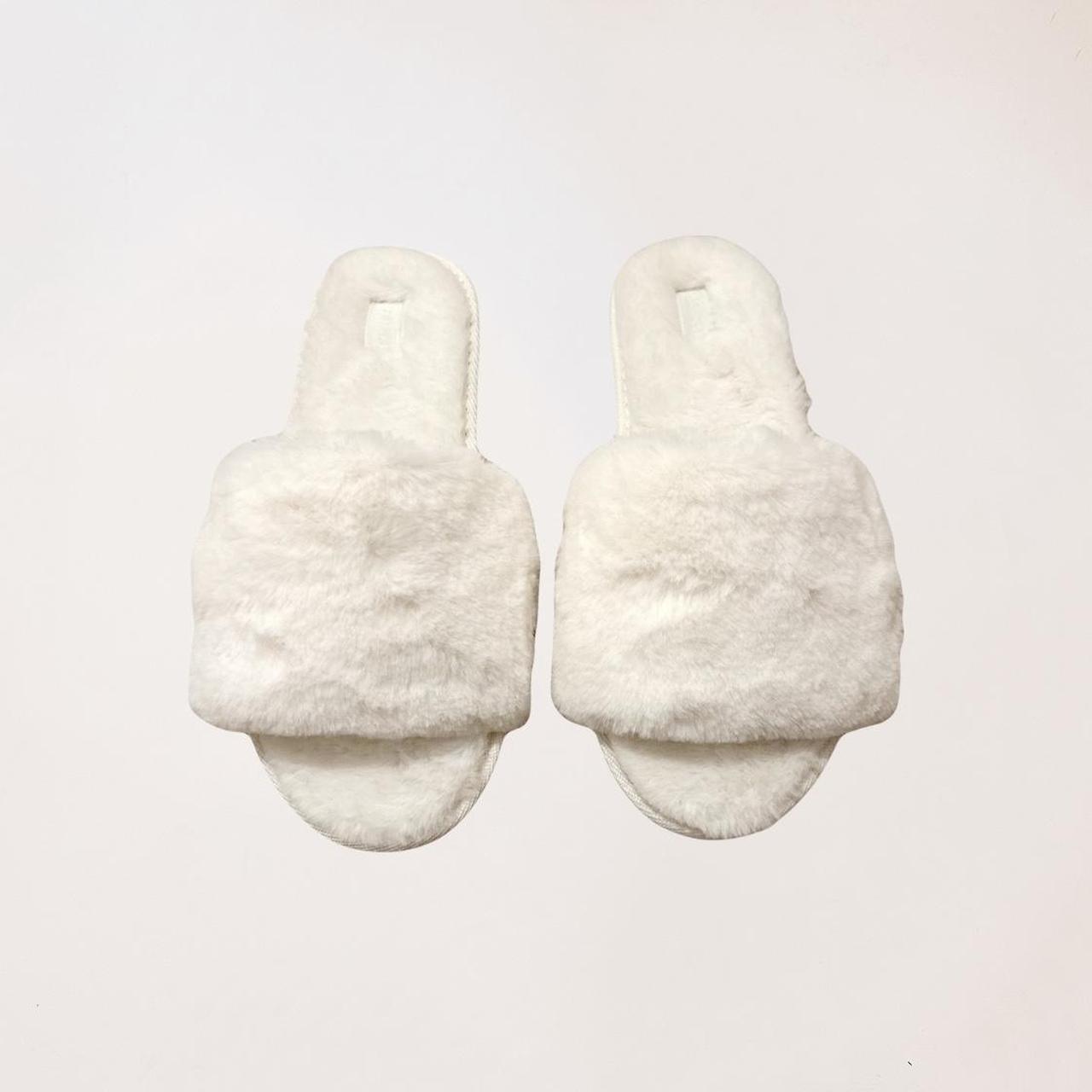 SKIMS Slide Faux Fur Slipper COLOR BONE SIZE 40 /... - Depop