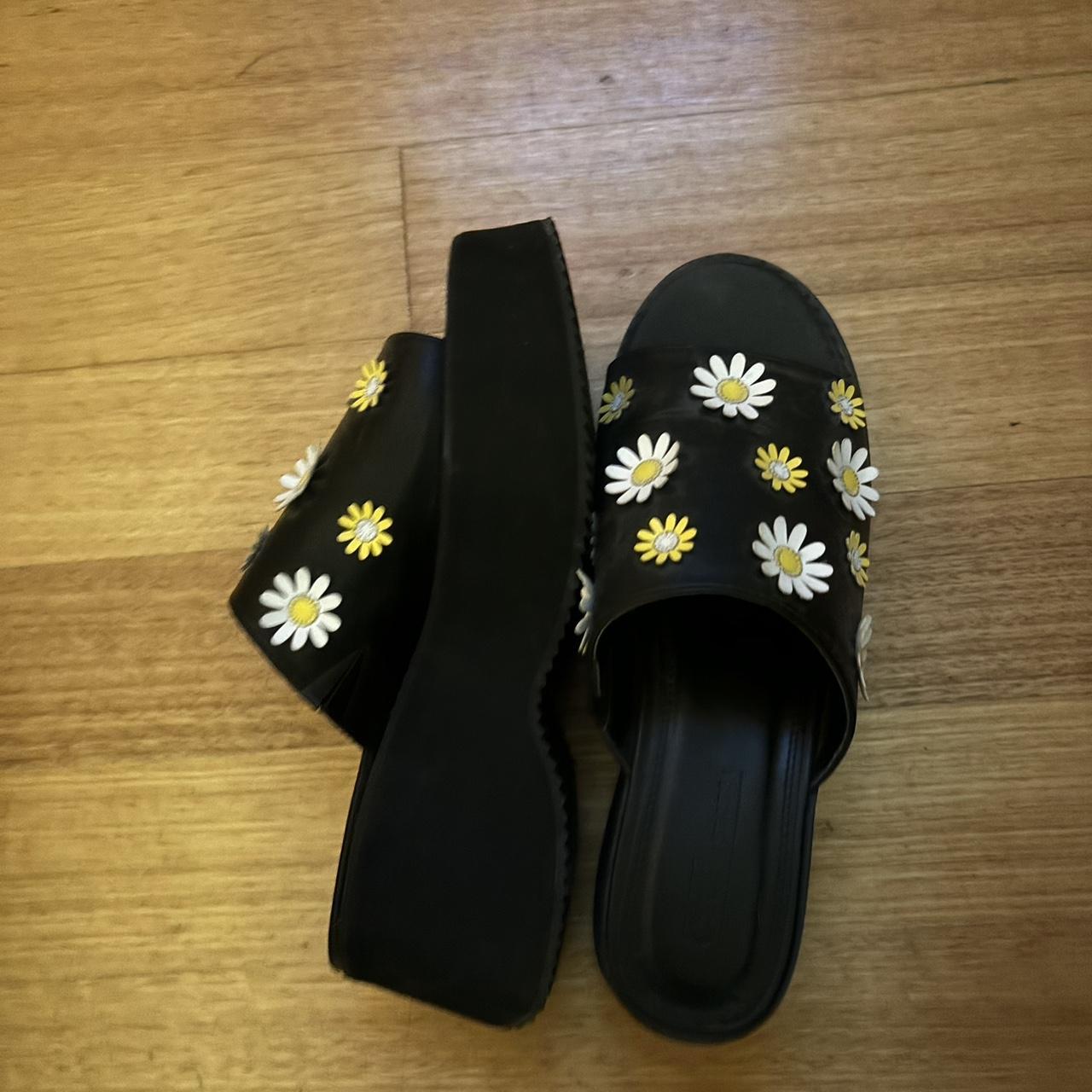 Cute Daisy Slides Worn a couple times cute asf - Depop