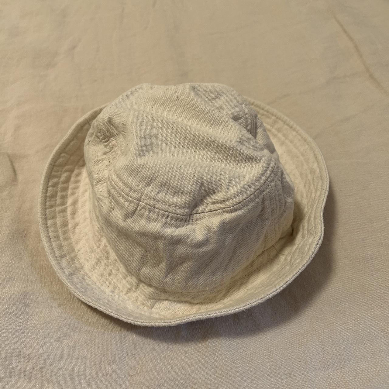 Cream colored bucket hat from Everlane Size small - Depop