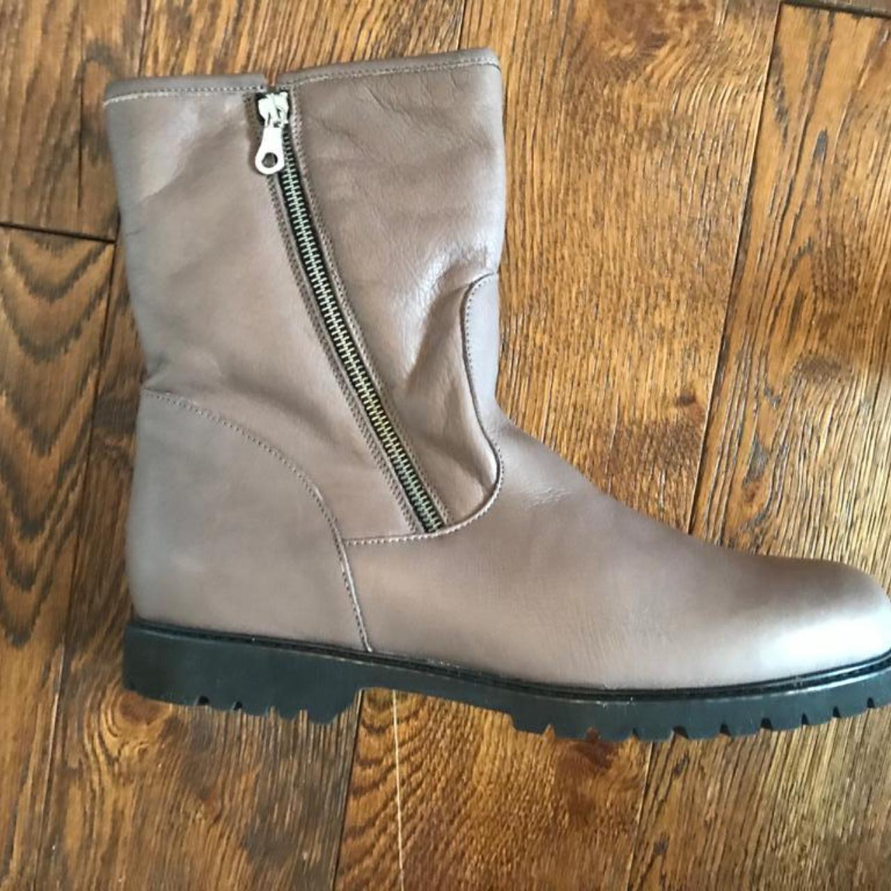 Women's Grey and Orange Boots | Depop