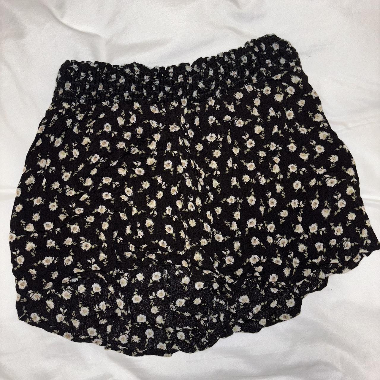 urban outfitters floral flowy shorts size small - Depop