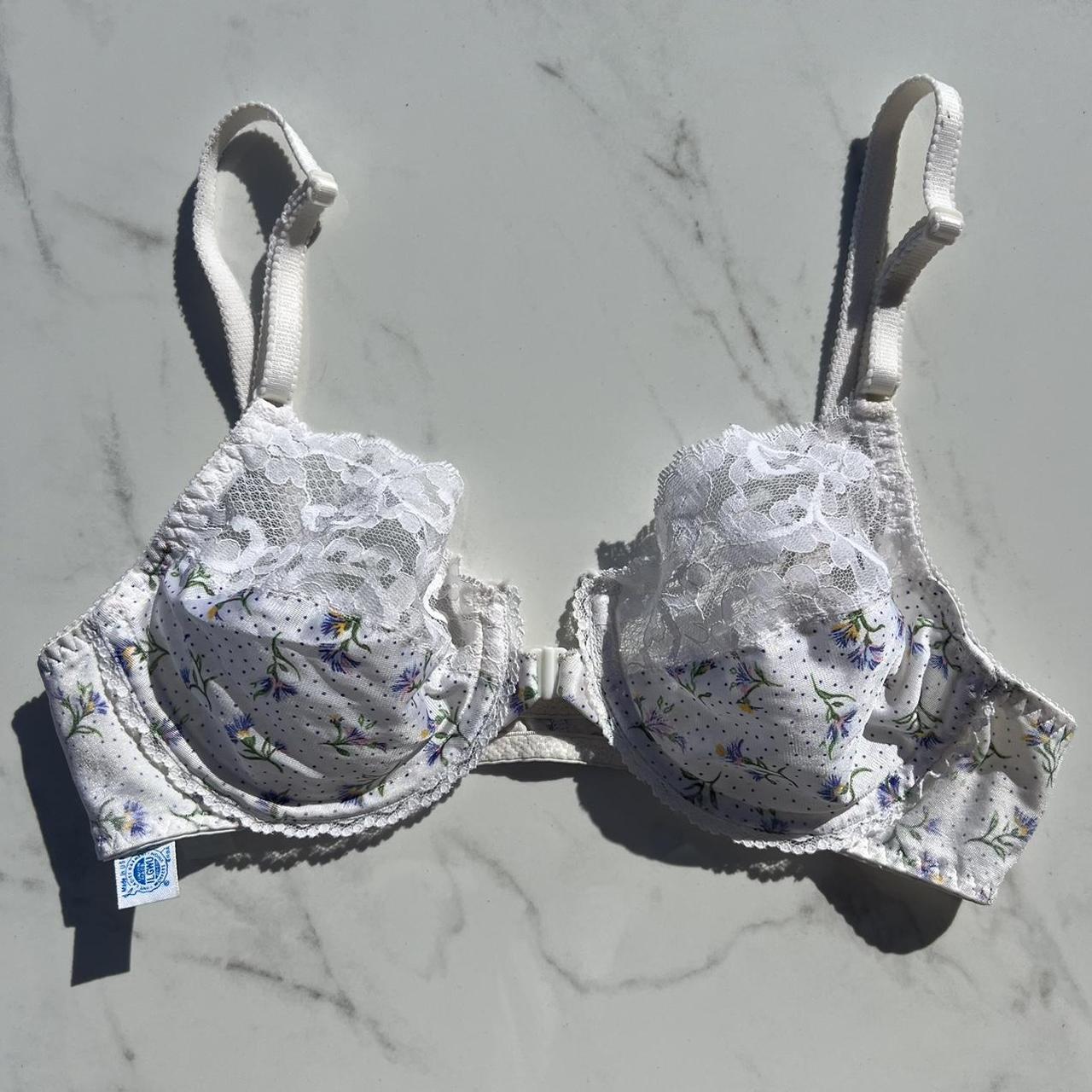 💭lovely vintage bra💭 Gorgeous vintage bra with... - Depop